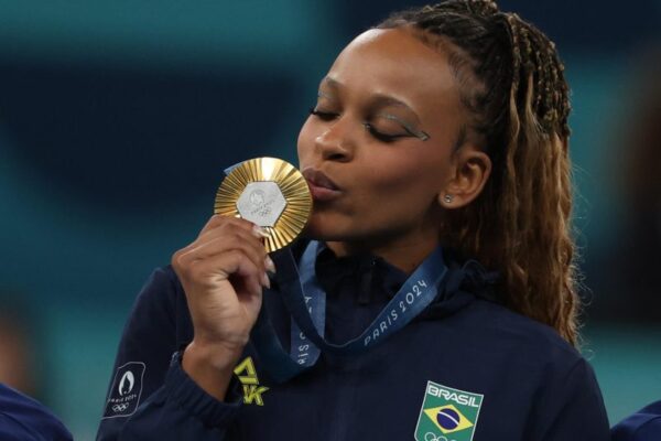 Rebeca Andrade anuncia retorno às competições após ano sabático - FOLHA ...